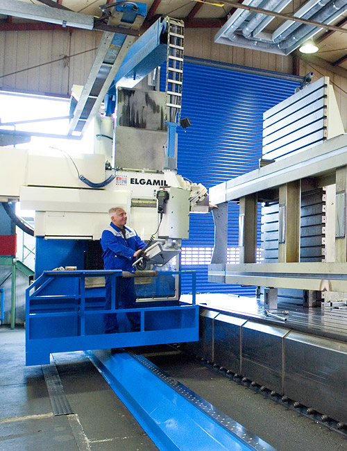 Schade Maschinenbau: Großteilebearbeitung, CNC-Fräsarbeiten ...